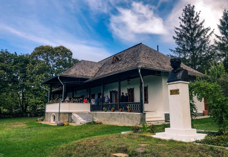 Excursie la Orheiul Vechi • Casa Muzeu Alexei Donici • Manastirea Curchi