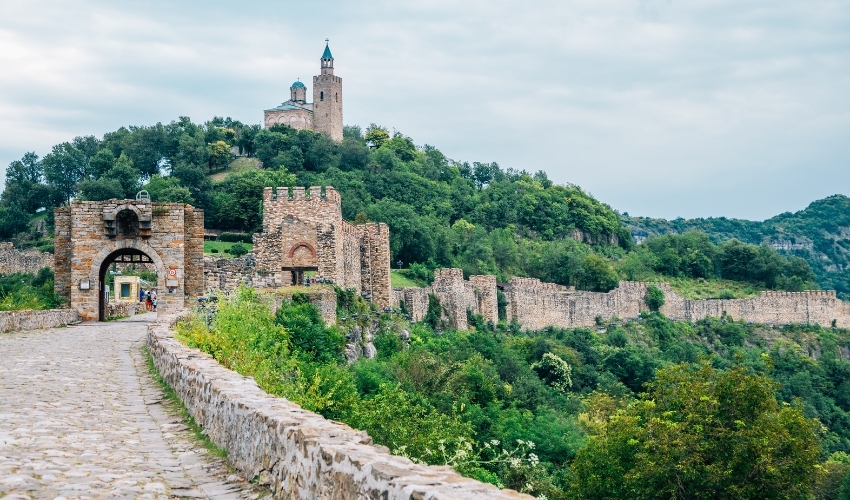 Excursie 3 zile în Bulgaria Sofia • Veliko Tarnovo • Loveci • Peștera ...